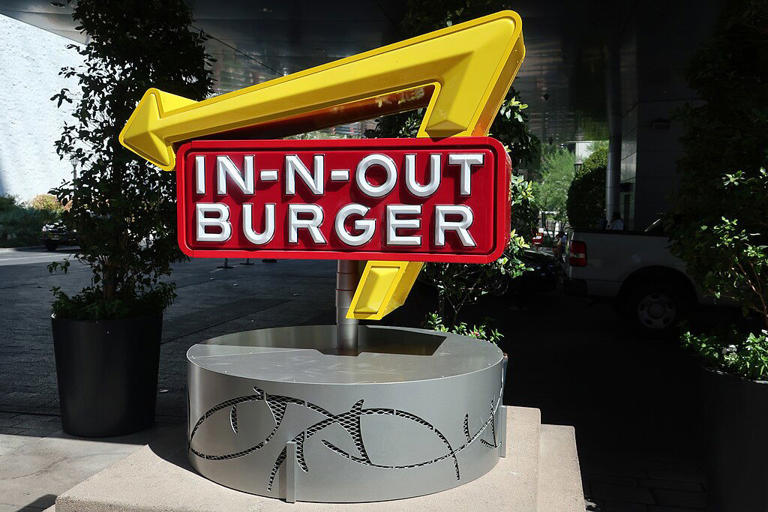 Ex-In-N-Out employee sues over alleged discrimination against locs