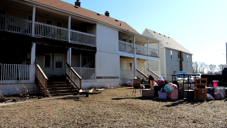 Davenport Fire responds to apartment building fire