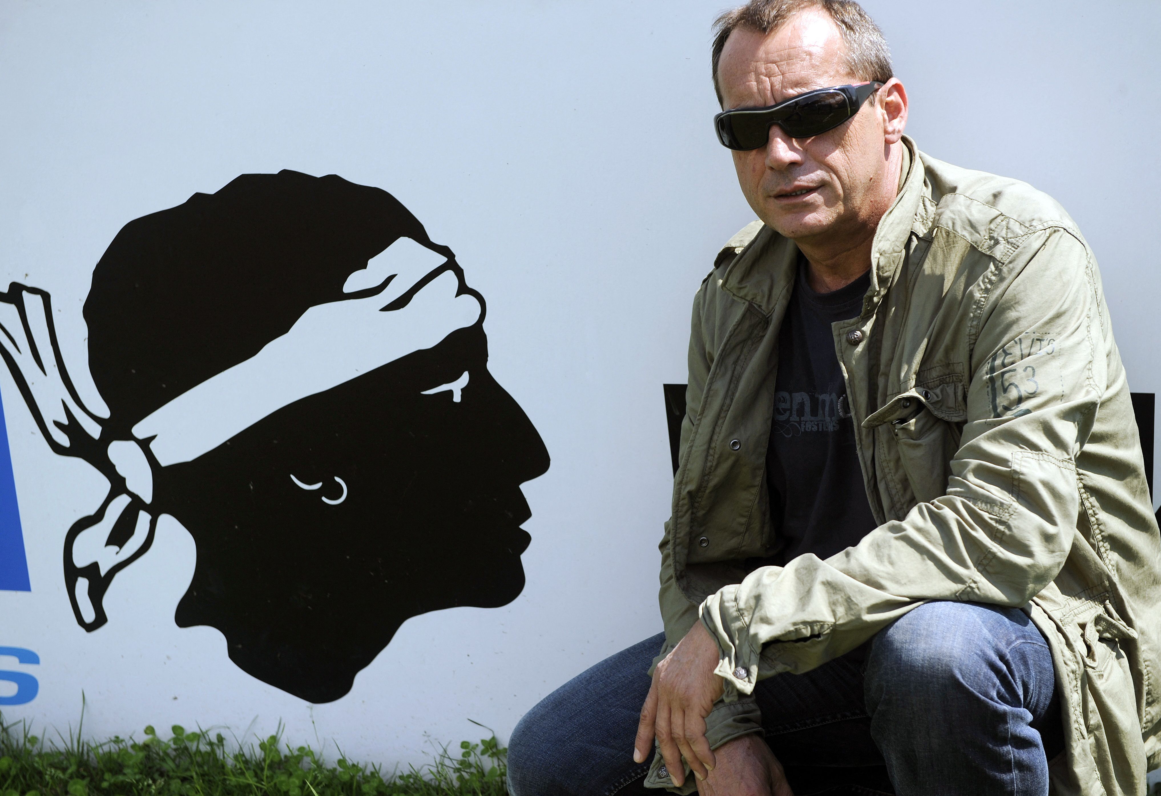 Il padre decorato in guerra, il calcio e le amnistie. Vita e morte del ...