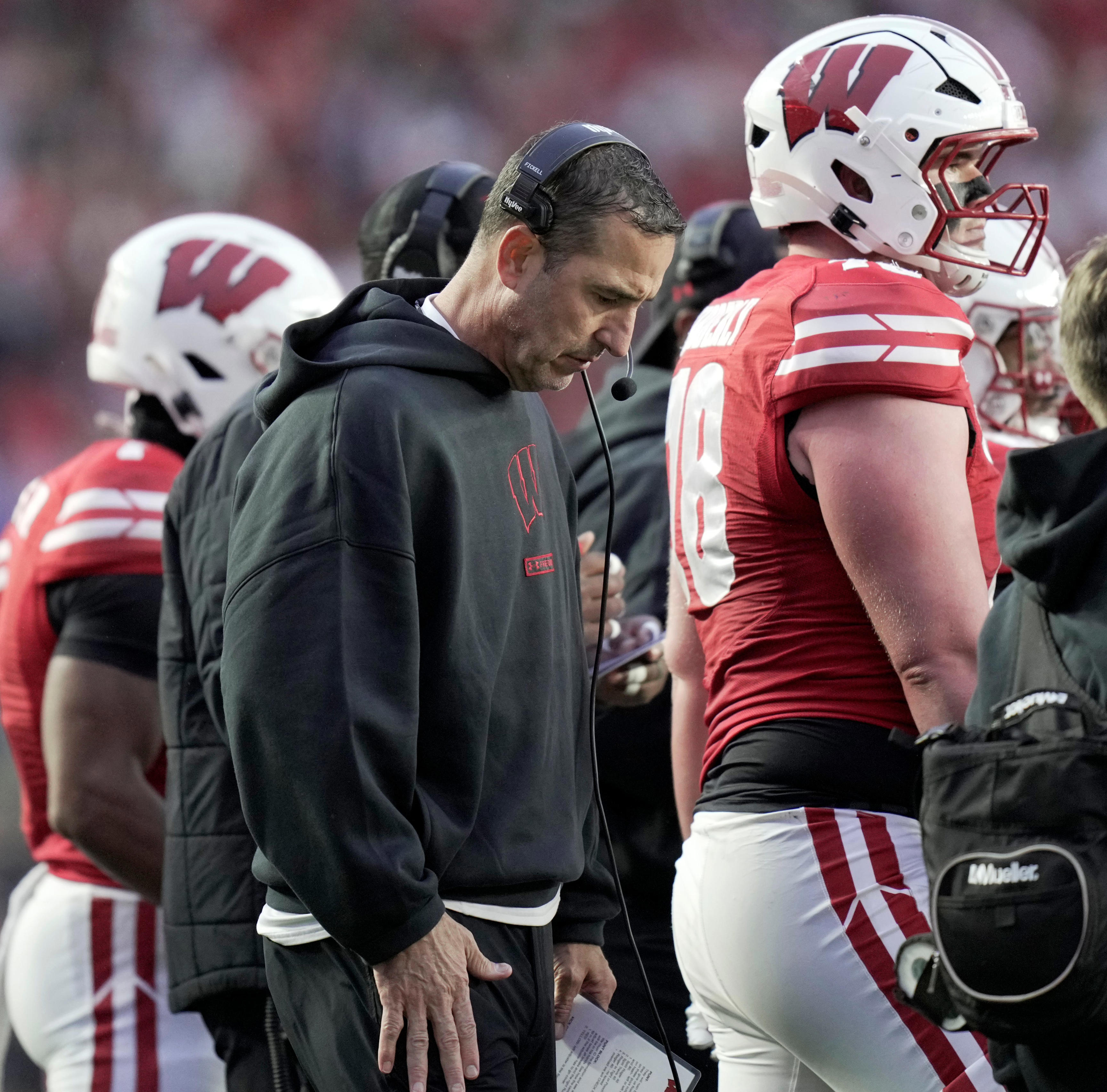 Badgers add transfer wide receiver from rival school