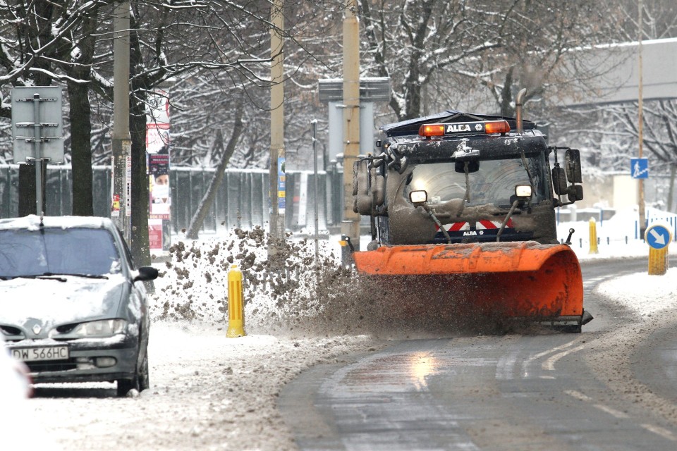 Bardzo ślisko na chodnikach i drogach. Uważajcie, żeby nie wywinąć orła