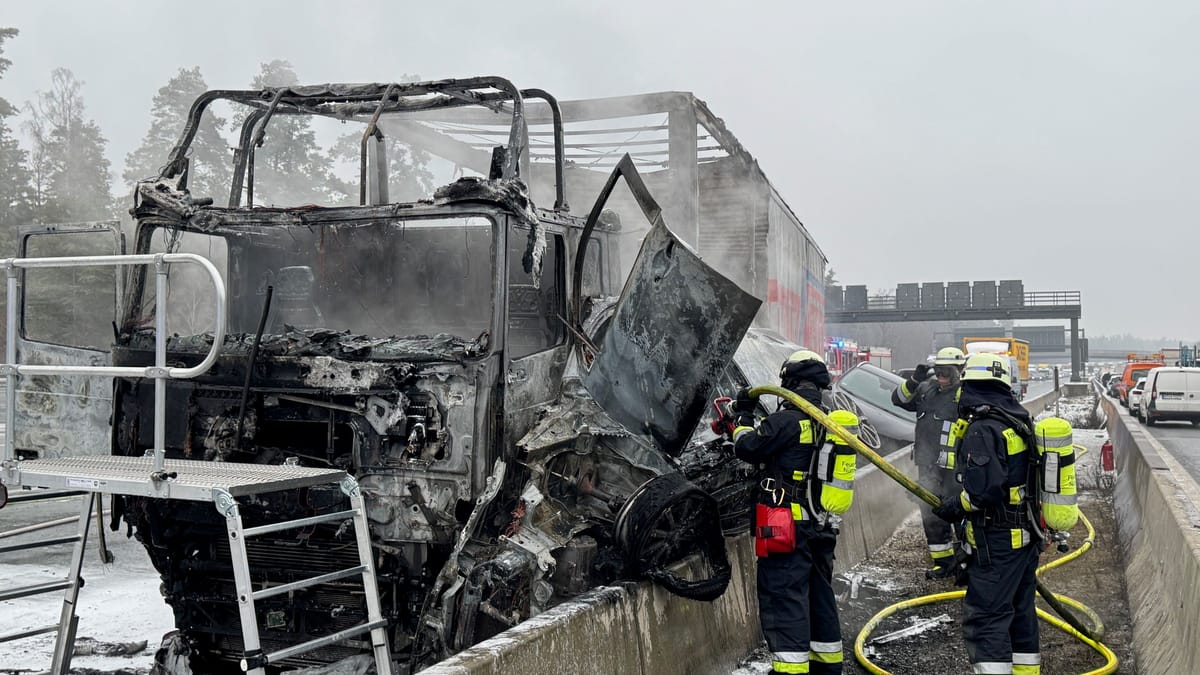 Eisregen fordert Todesopfer: Zwei Fahrzeuge brennen aus