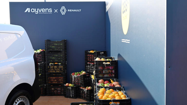 «Άστα όλα πάνω του»: Η Ayvens και η Renault παρουσιάζουν το νέο ...