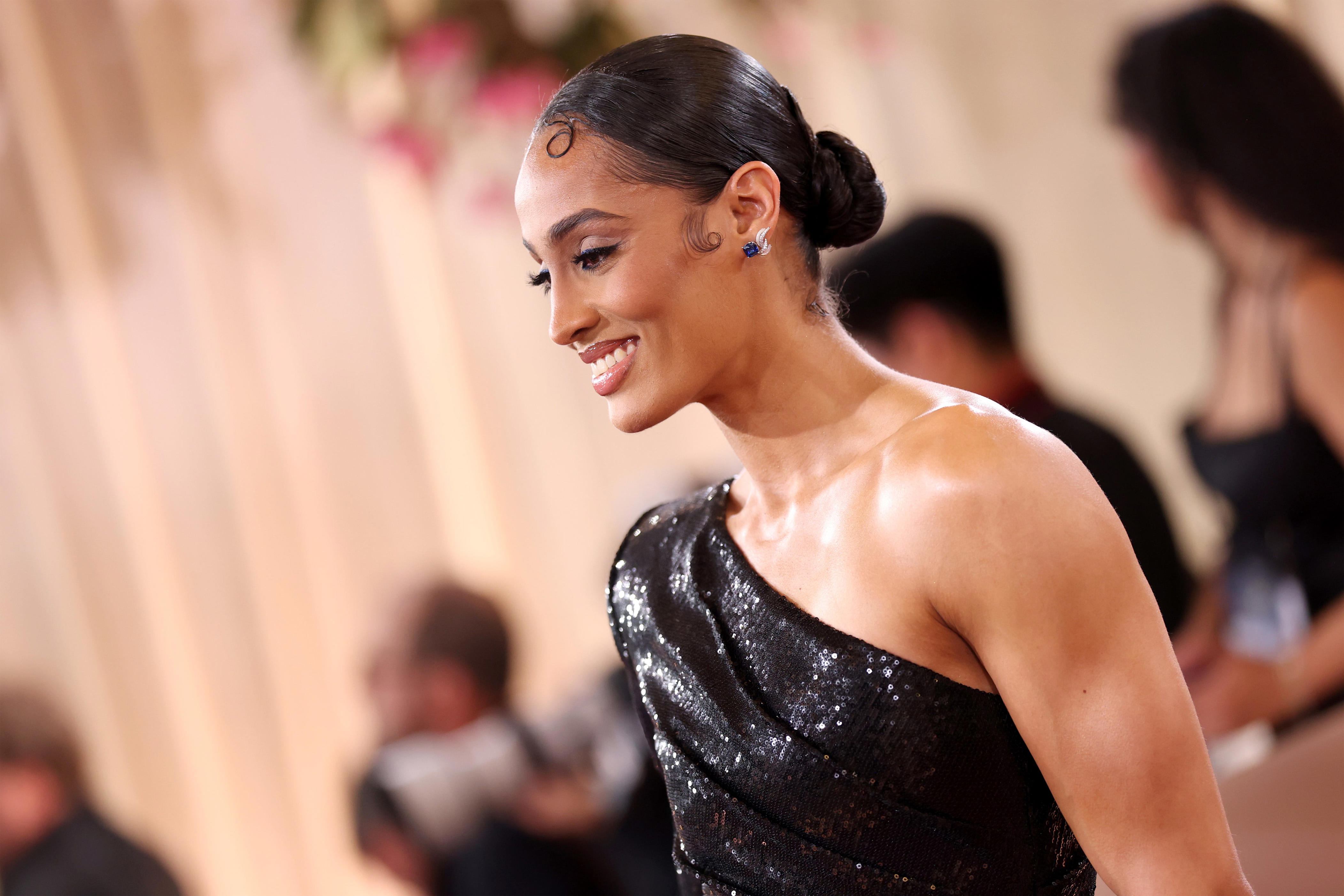 WNBA's Skylar Diggins looked glamorous at Golden Globes Awards