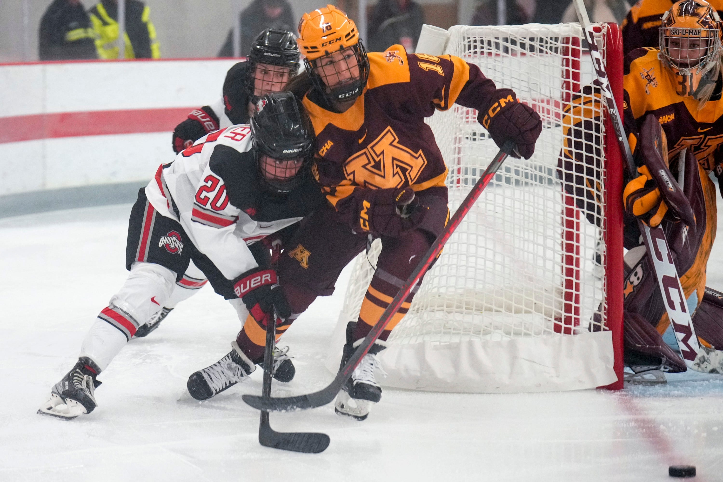 Minnesota women's hockey forward makes filthy assist vs. Minnesota State