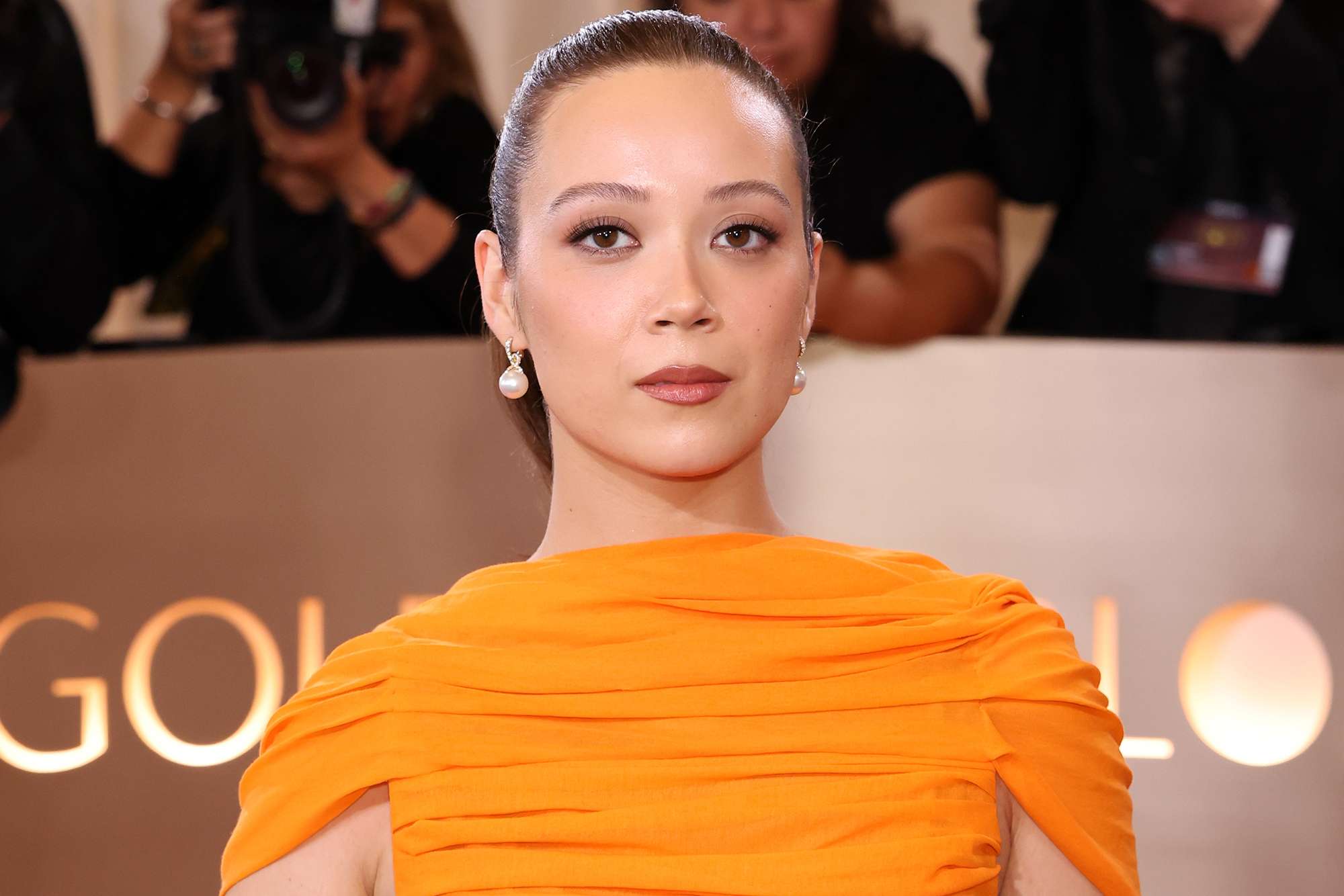 Laufey corrects photographers who called her the wrong name on the ...