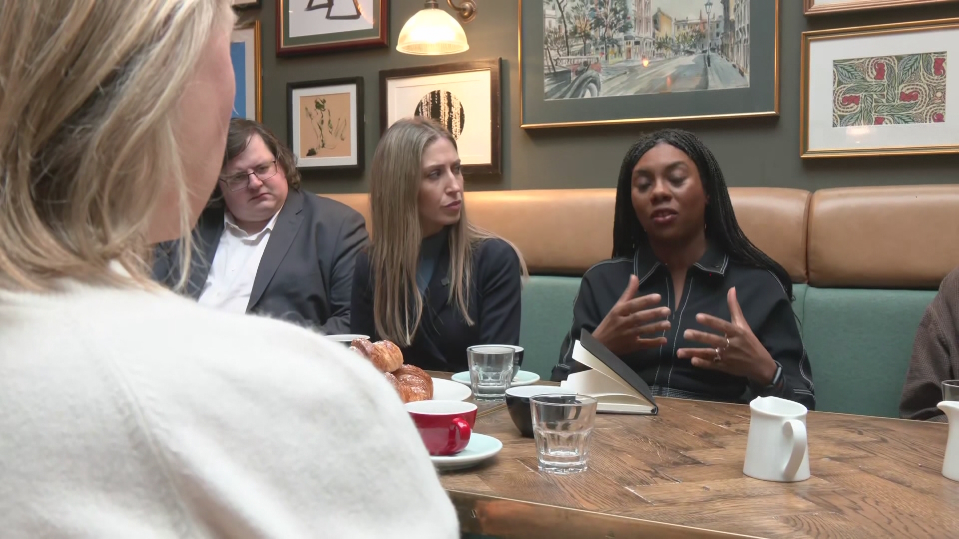 Badenoch sits with parents to discuss social media ban