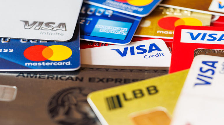 Does Costco accept cash for payment?