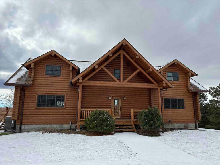 This snowy Nebraska cabin is the coziest winter escape