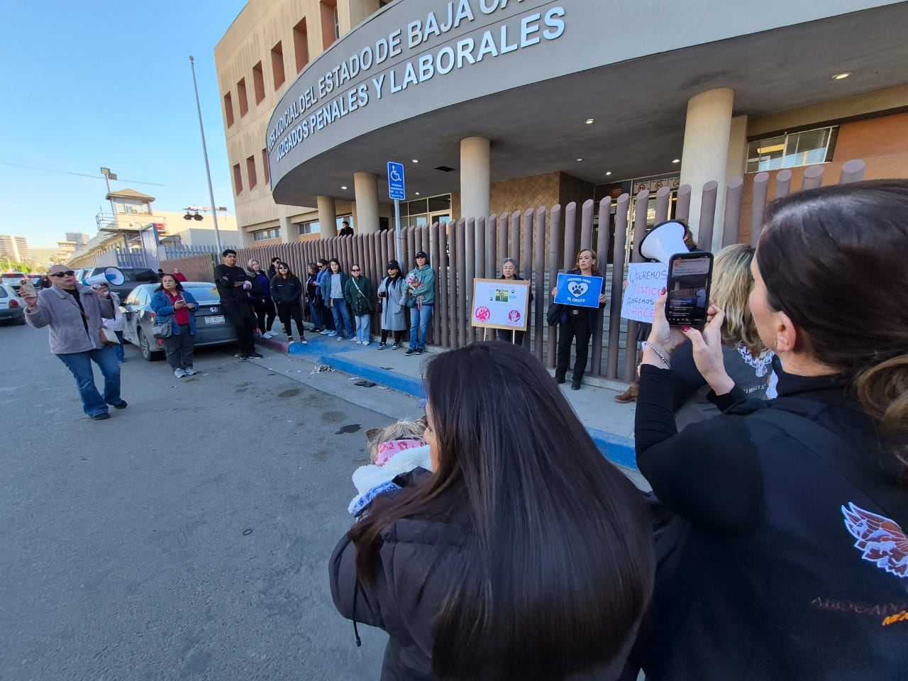 Manifestación se realiza durante segunda audiencia de vinculación a ...