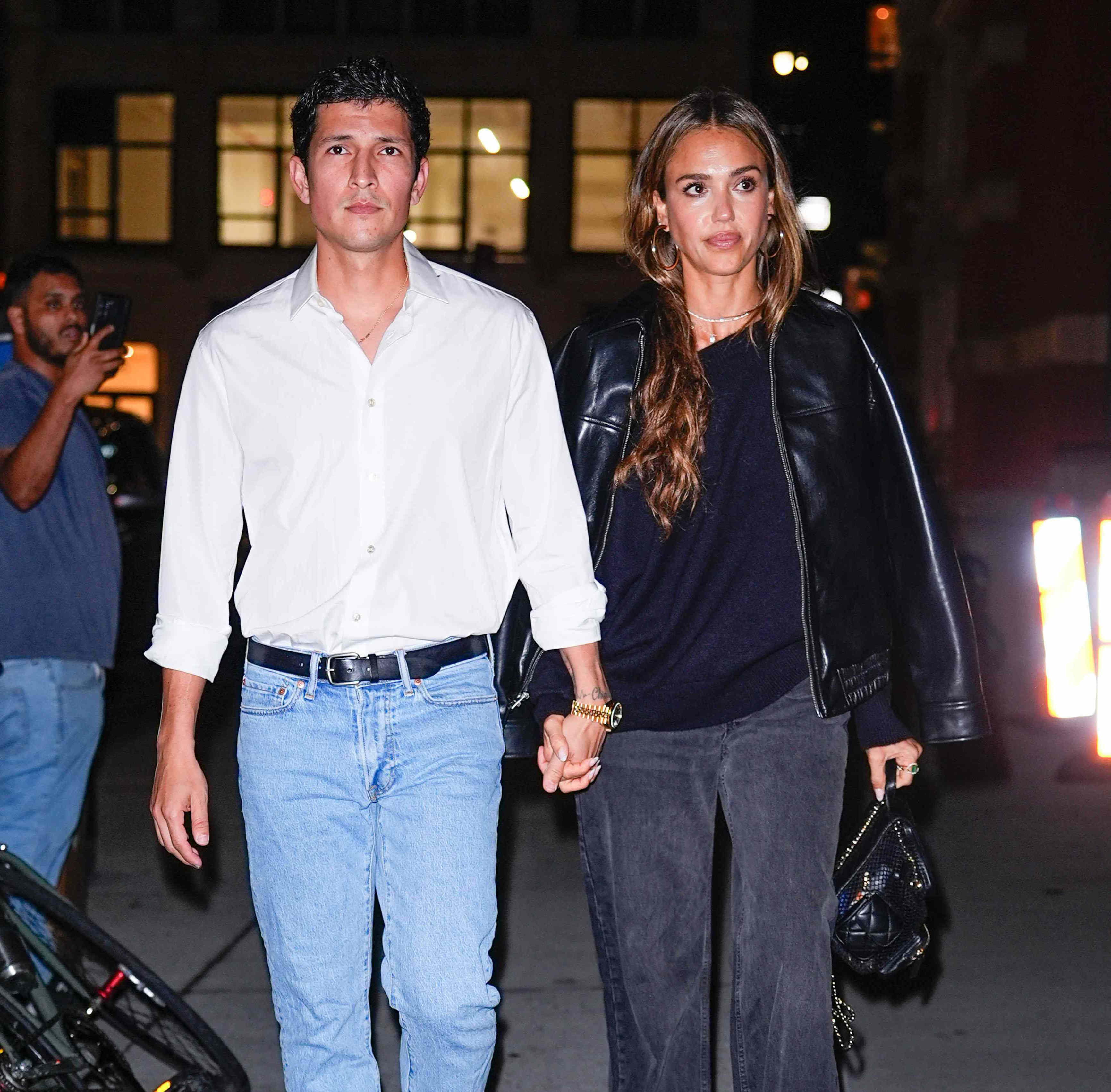 Jessica Alba and Danny Ramirez share a sweet kiss in new PDA-packed ...