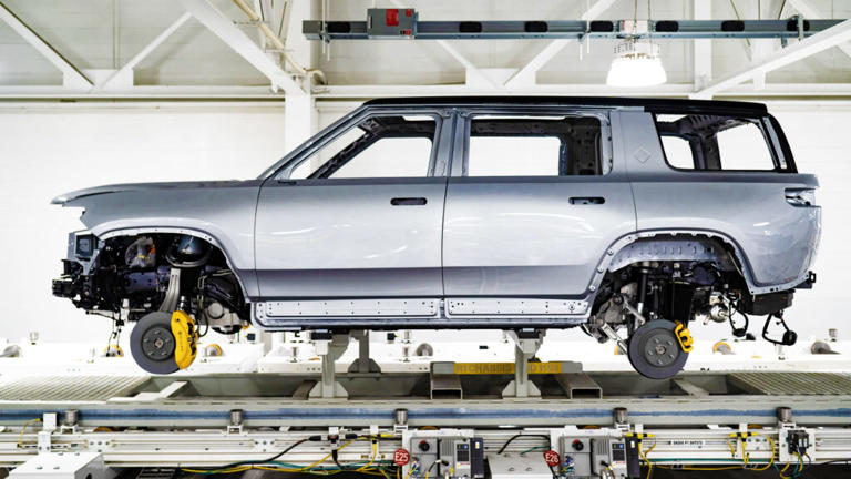 Feds step in after a broken bolt sent two Rivian R1S SUVs swerving ...
