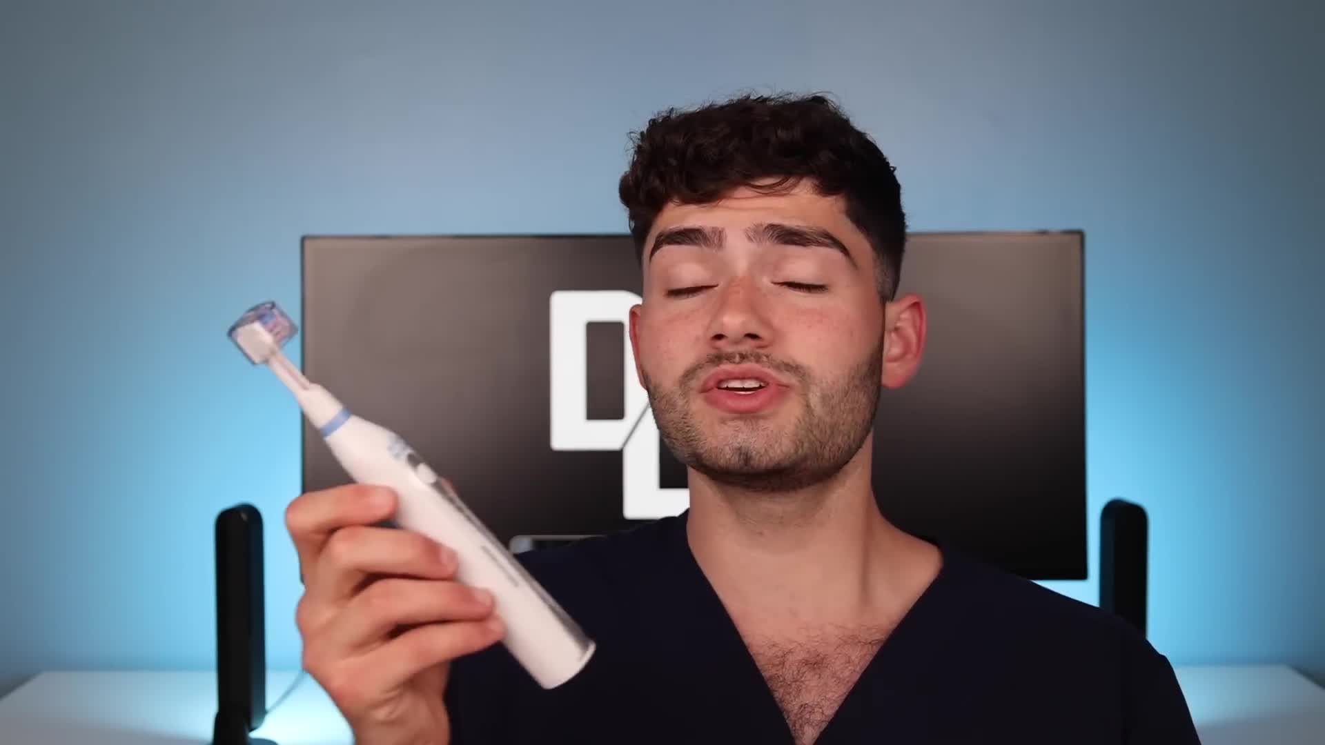 Holy grail toothbrush! A triple bristle toothbrush?