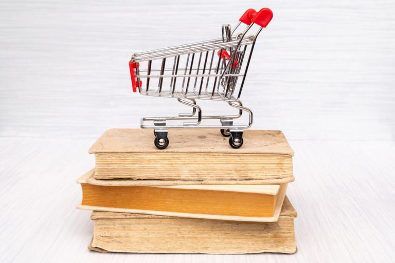 Scuola, fino a 1250 euro per i libri di testo: “Un lusso per le famiglie”