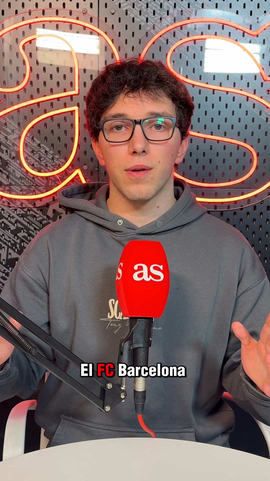 Se hace viral el nuevo tamaño de la Supercopa que levantó el Barça