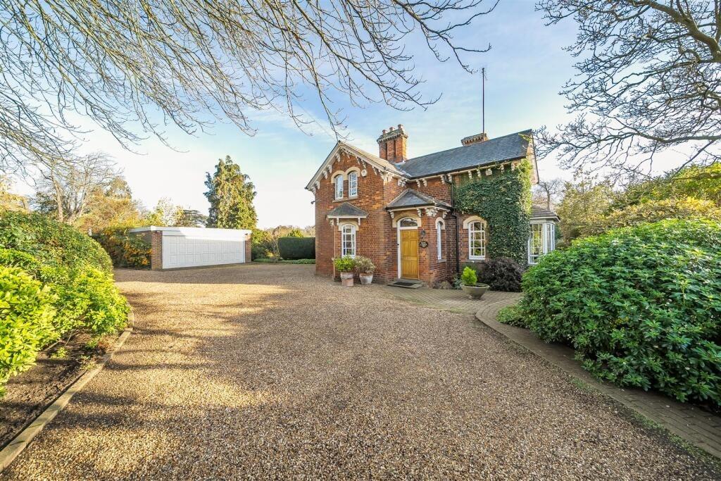 This Bedford house in Goldington features a heated pool, sauna and hot tub