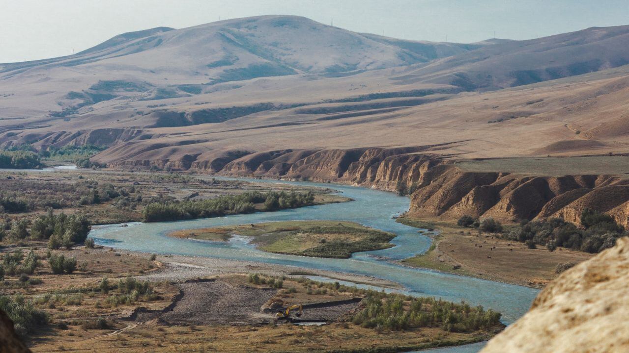 Construyen un “río artificial” de 130 kilómetros en pleno desierto ...
