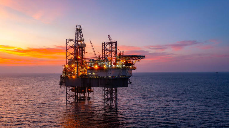 Ukrainian forces hit Russian oil platforms amid ongoing conflict