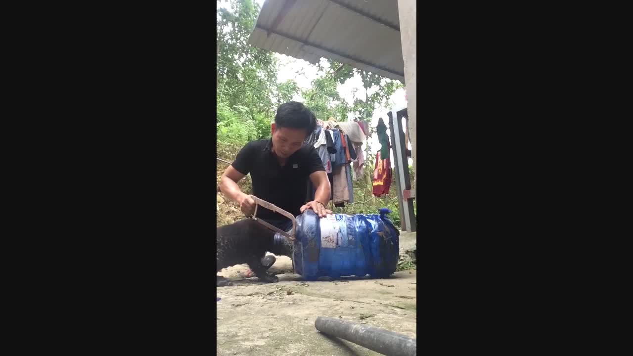 Rescuing a puppy stuck in a water bottle