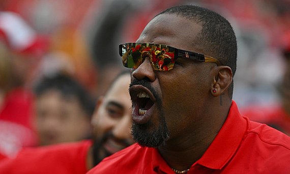 Jan Blachowicz predicts dangerous striker can knock Jon Jones out