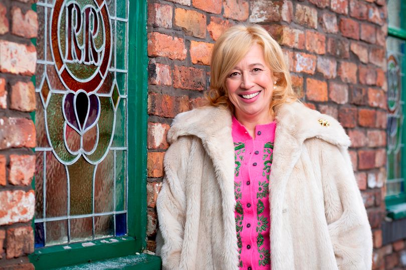 Coronation Street Julie star has two Hollywood star sons and fans will ...
