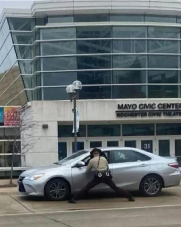 Absolutely chaotic memes from the “Absurd Posting” page that may leave ...