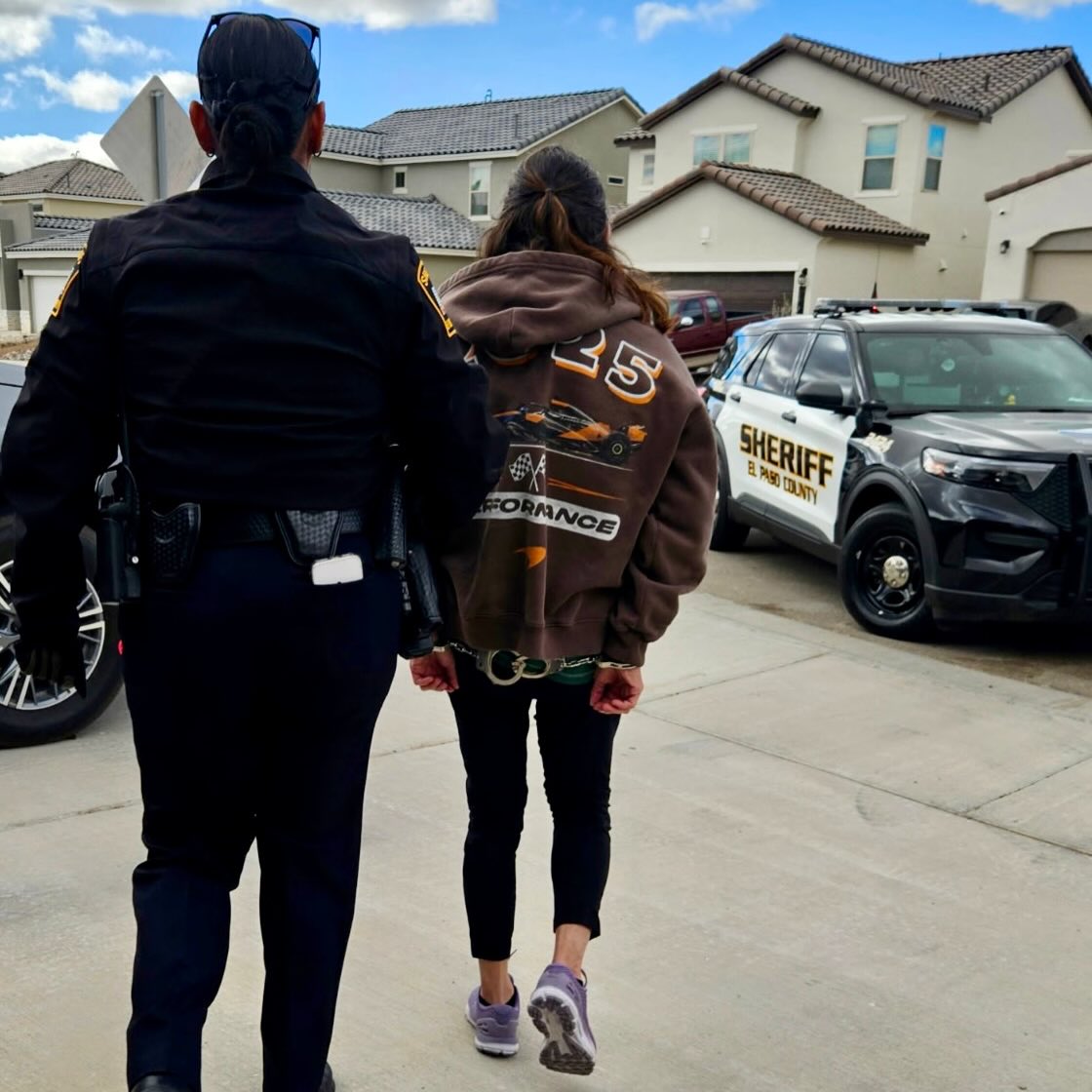 Mujer arrestada por crueldad animal en el condado de El Paso