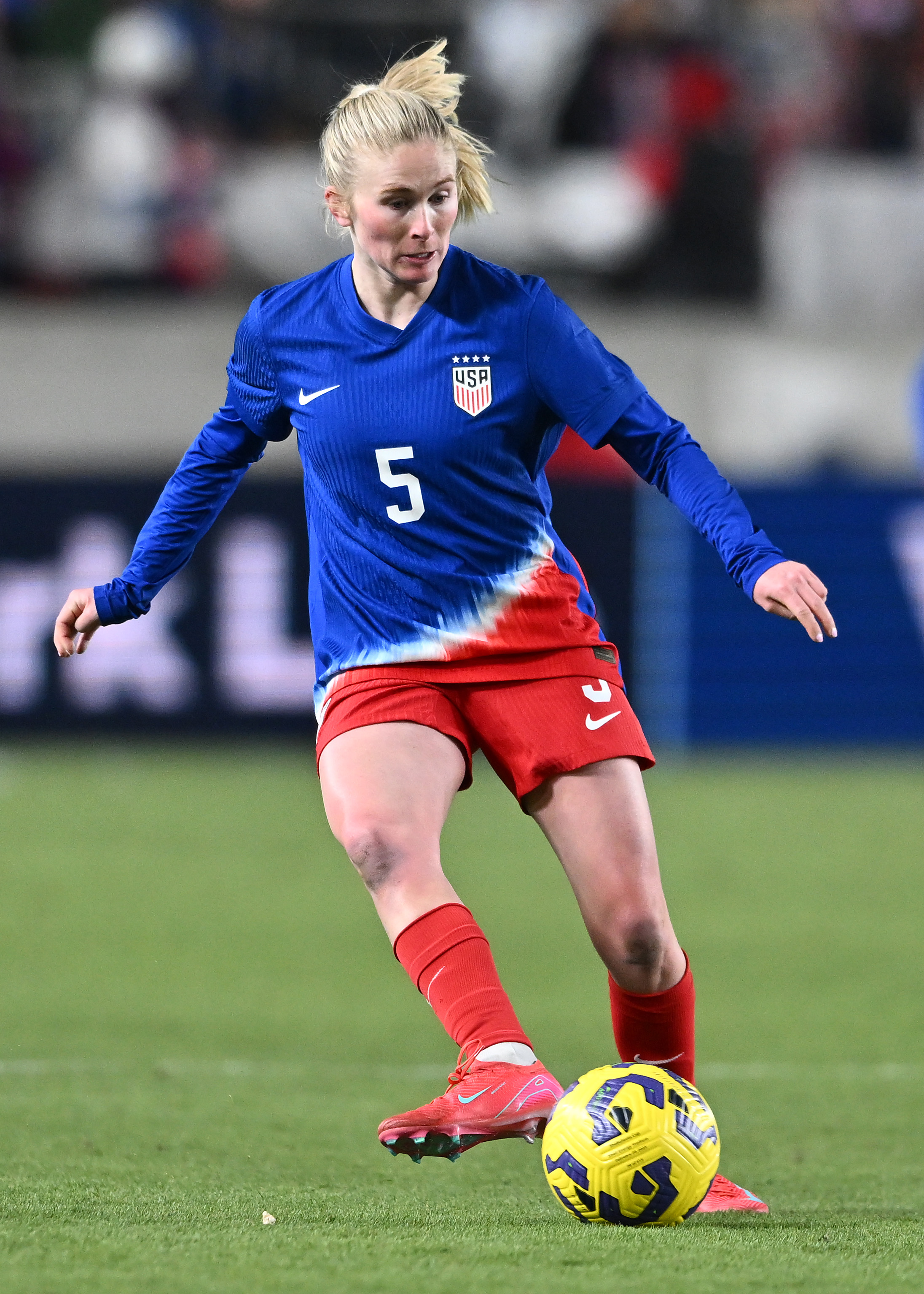 Arsenal loans USWNT defender Jenna Nighswonger to Aston Villa