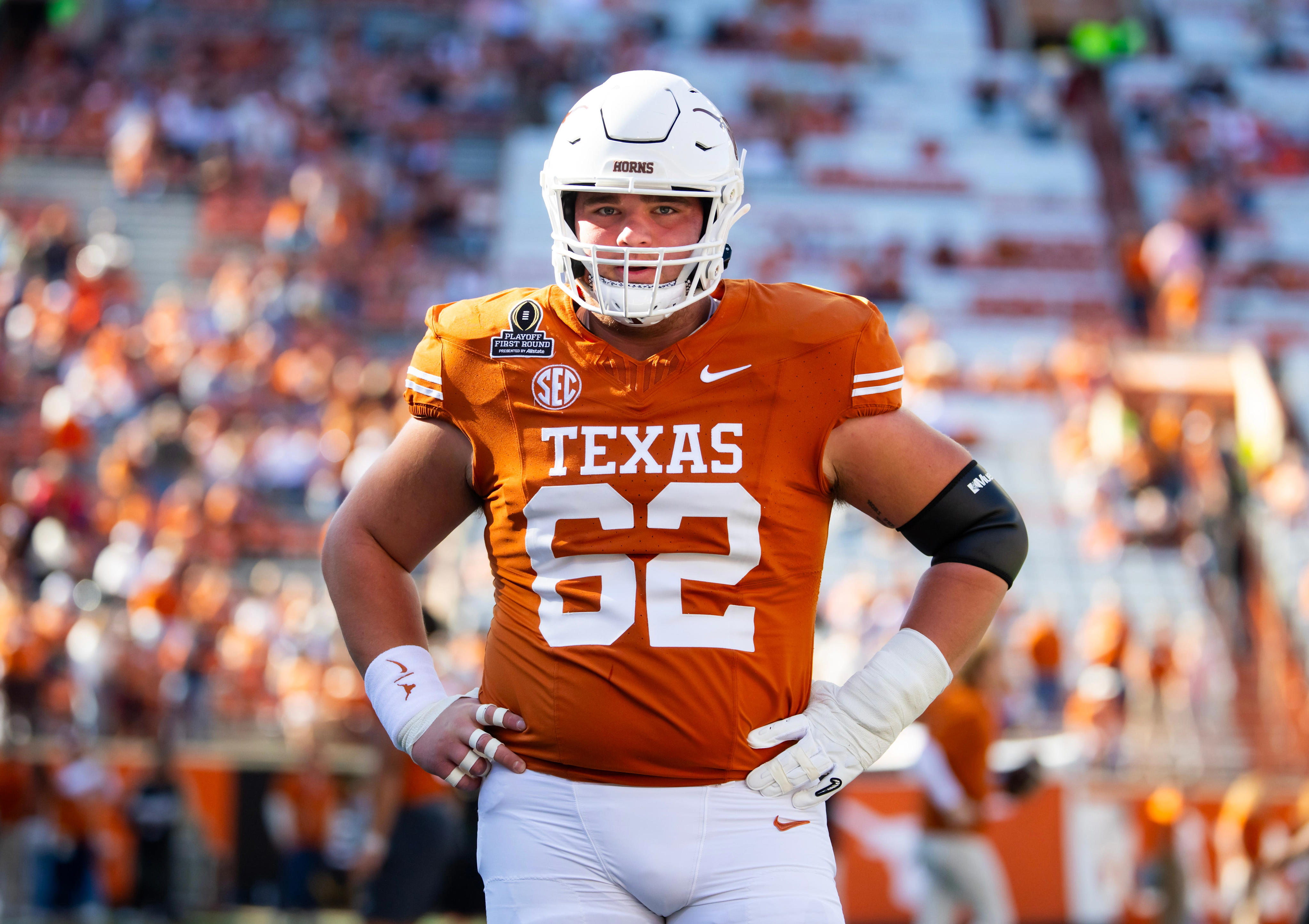 OL Connor Robertson returning to Texas football for his final season