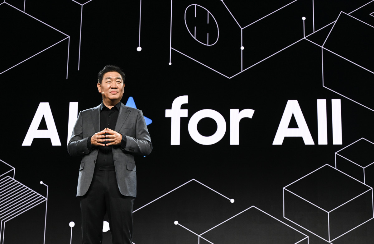 A new signal from Samsung is rippling through Micron stock