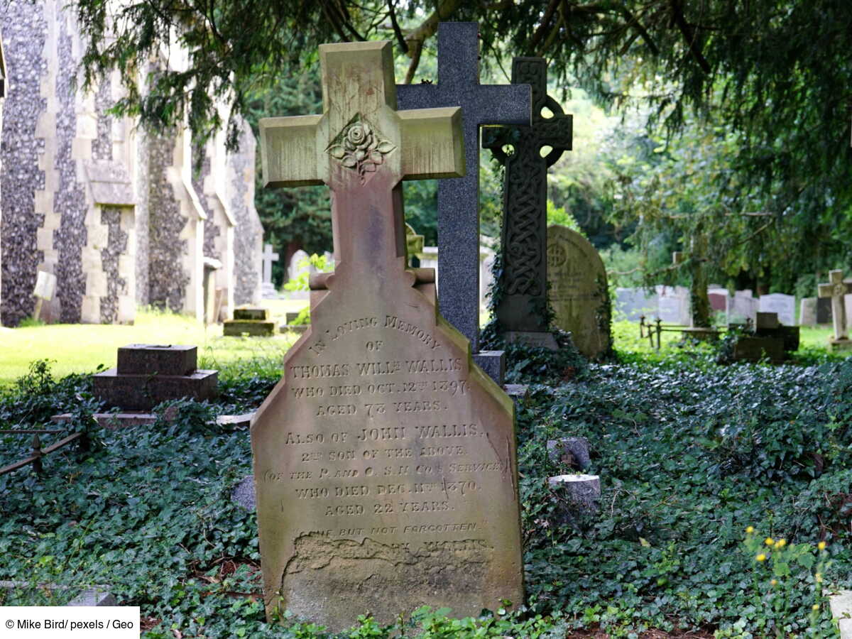 Une boîte romaine en os, unique, retrouvée dans la tombe d’une jeune ...