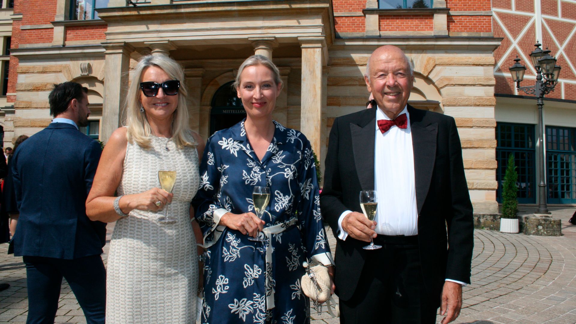 Müllermilch boss with fringe friends: A German dairy billionaire's ...