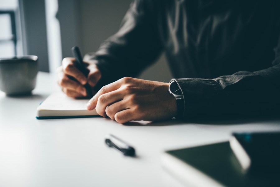 Woman finds forgotten note from husband in high school yearbook; here's ...