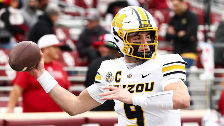 $1.8 million transfer QB expected to visit sixth college football program