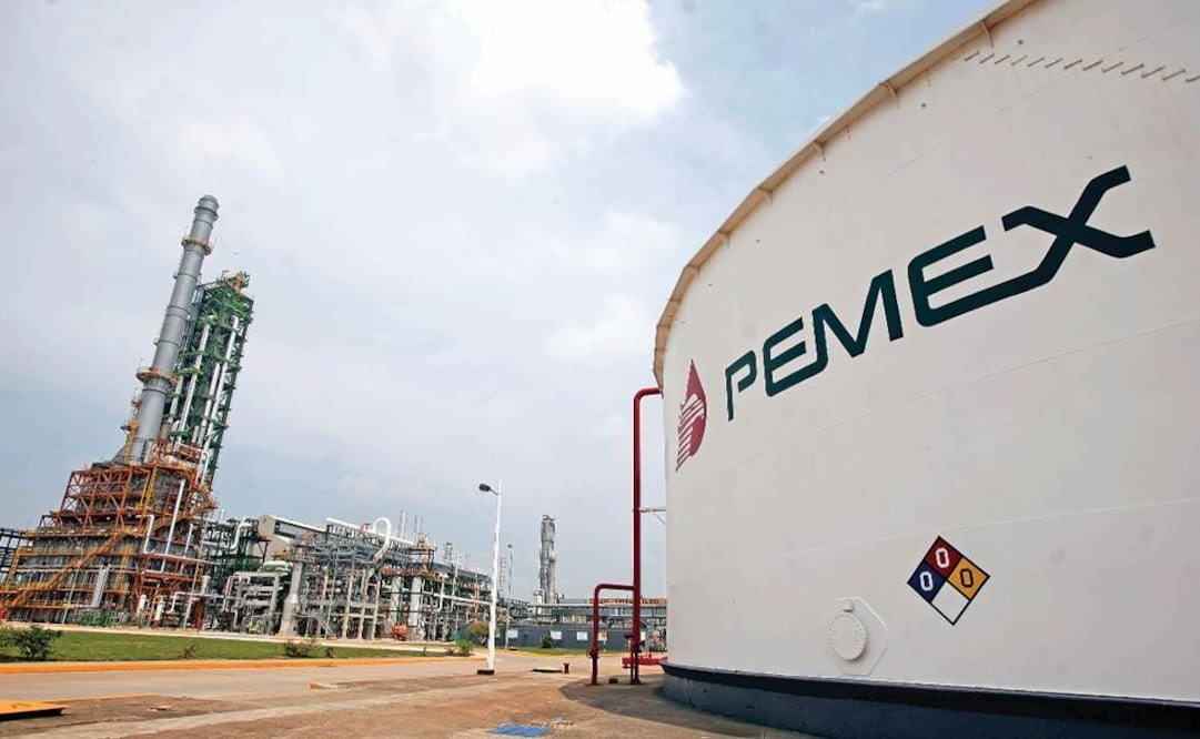 Jubilados de Pemex bloquean terminal en Ciudad Juárez por suspensión ...