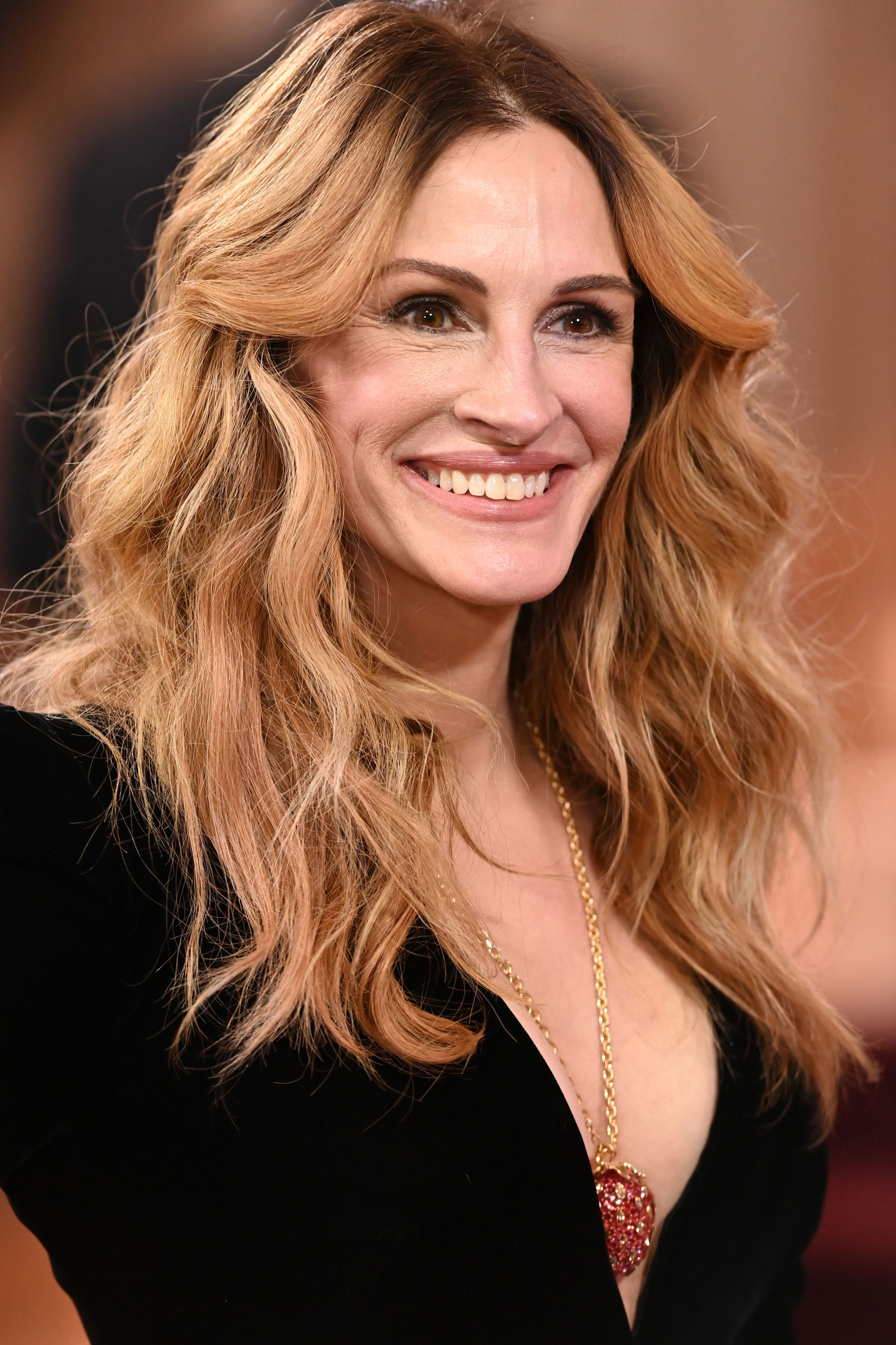 Julia Roberts debuted her lightest hair color in years at the Golden Globes