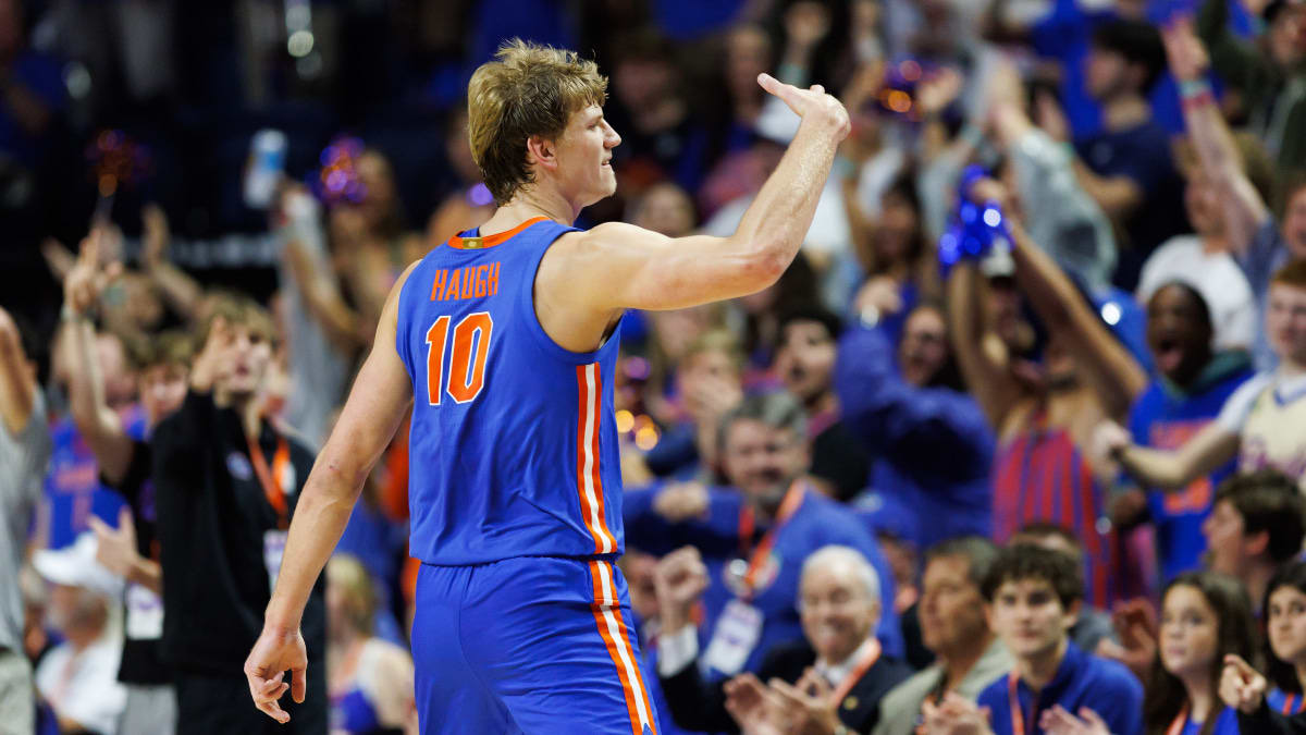 Florida Gators back in AP Top 25 after beating two ranked teams