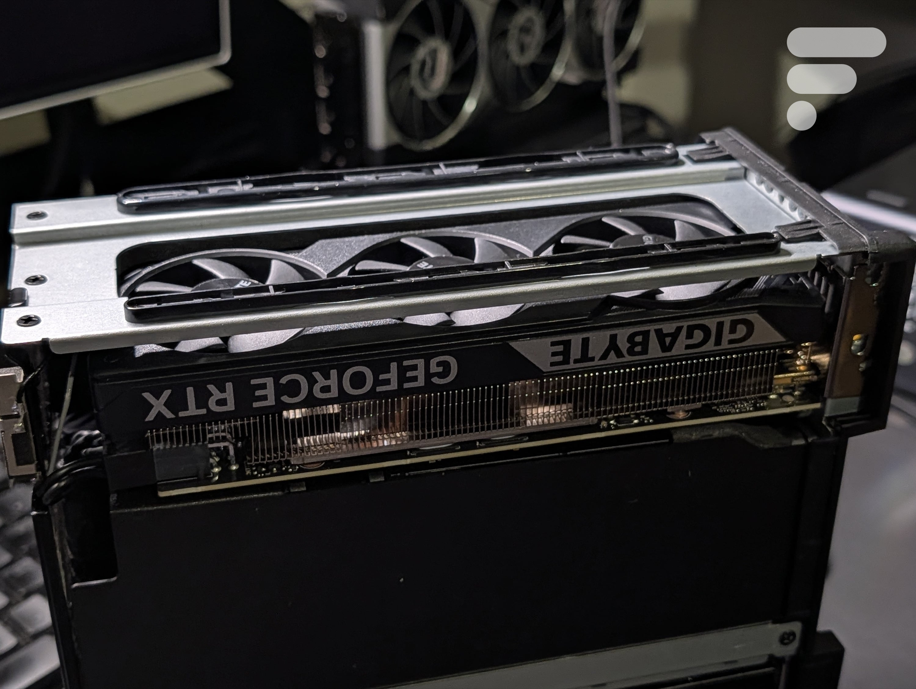 Test du Minisforum MS-02 Ultra : voici le PC le plus compact du monde ...