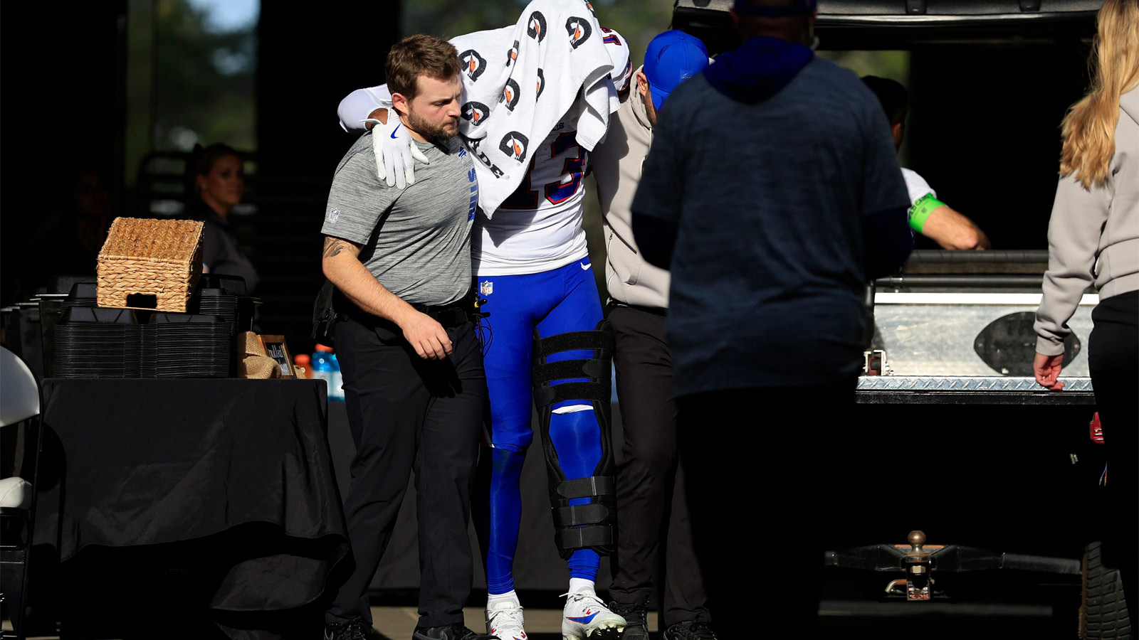Bills WR Gabe Davis’ knee injury expected to knock him out for rest of ...