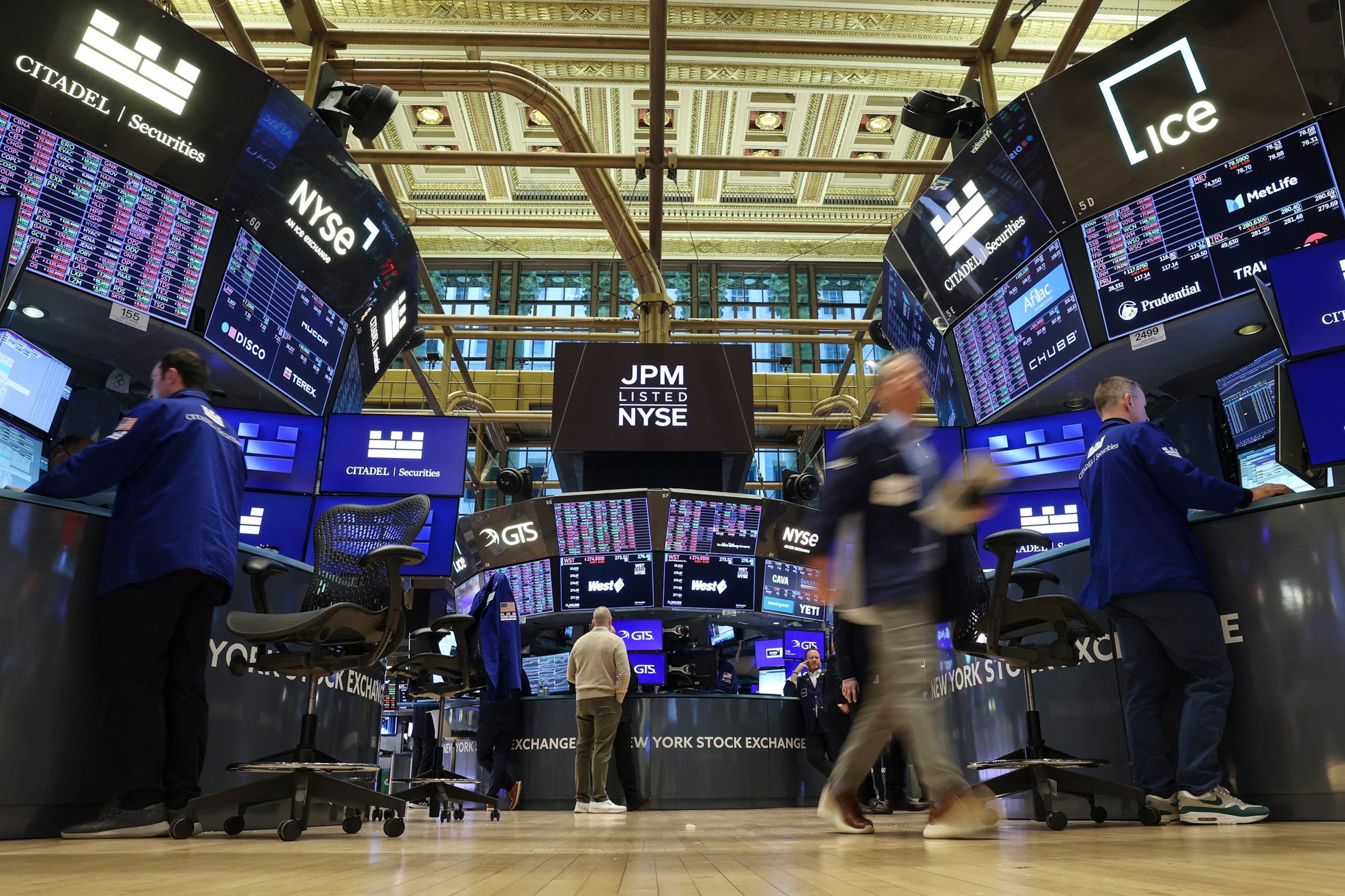 Stocks little changed, recovering from dip after DOJ probe into Fed ...