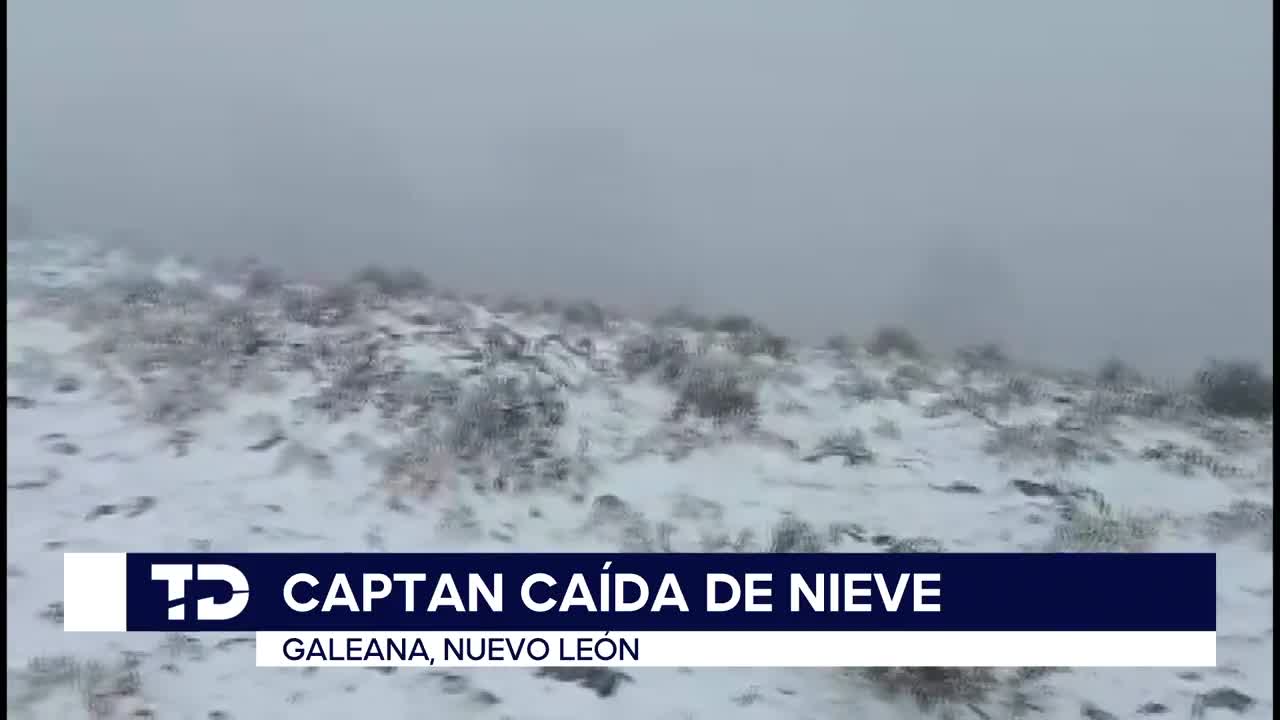 Bajas temperaturas dejan caída de nieve en Galeana, Nuevo León