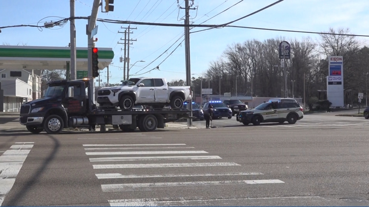 Memphis police officer injured in 2-vehicle crash in Whitehaven after ...