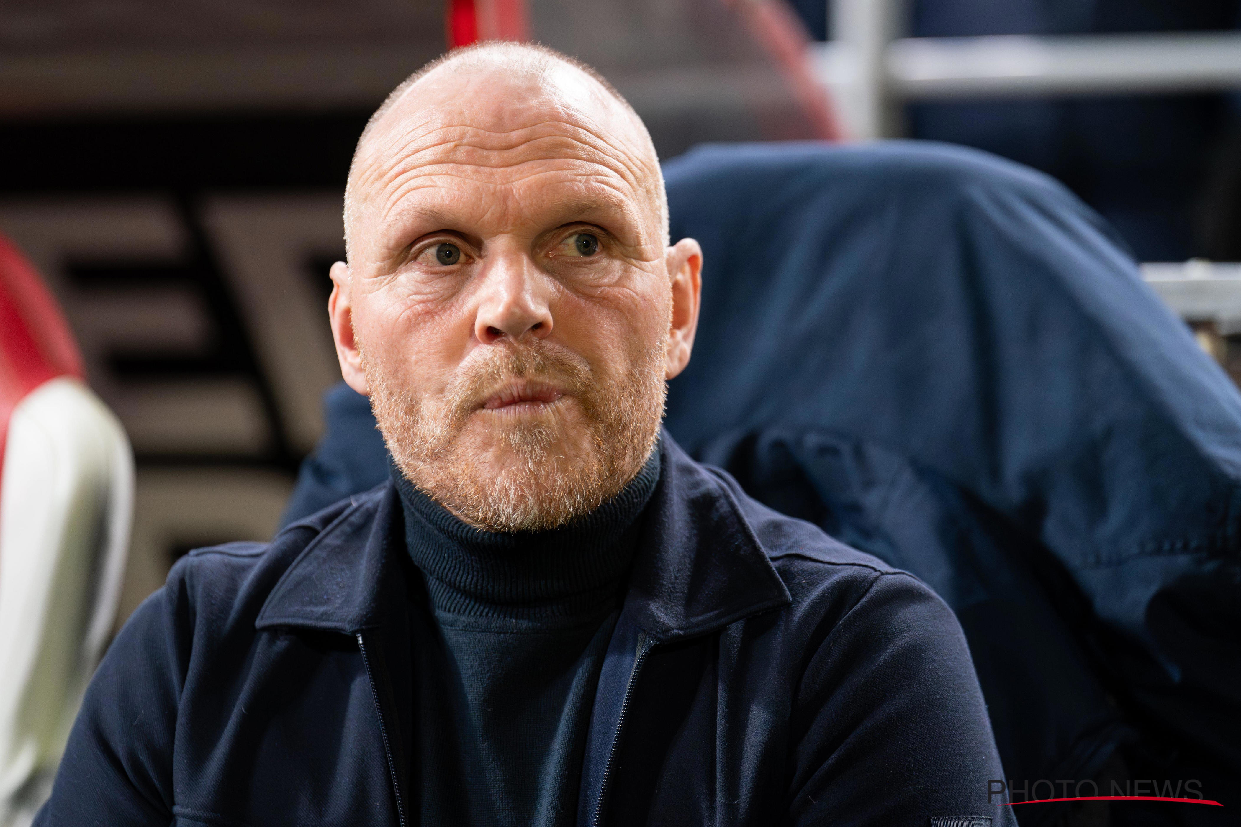 Oosting deelt transferplannen Antwerp: "Insteek is dat er een waardige ...