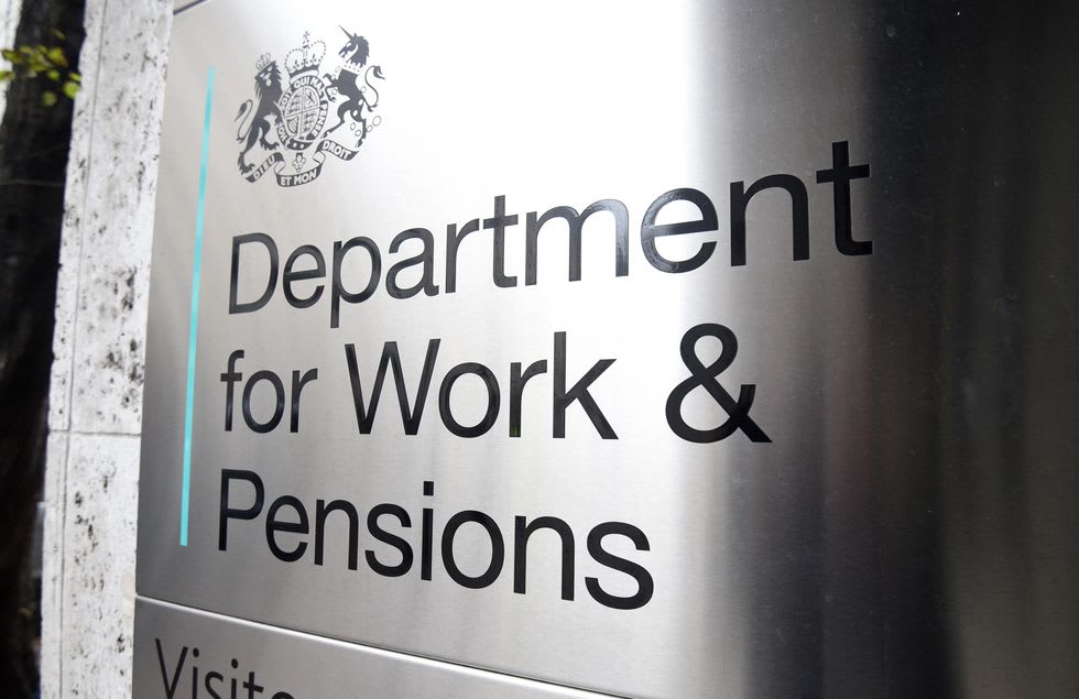 DWP pension error leaves thousands at risk of Universal Credit ...