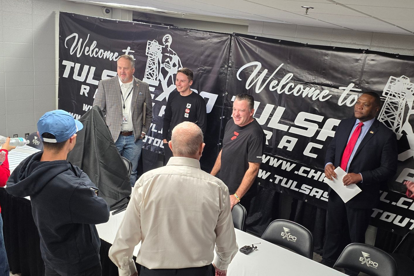 Smoke is back at Chili Bowl and Larson v Bell takes center stage