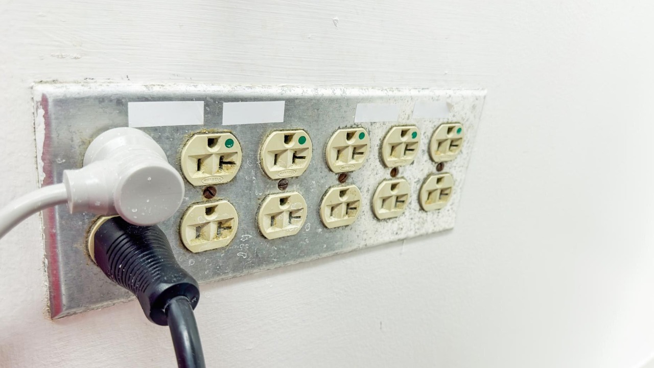 Old surge protectors are a fire risk, and you should toss them now