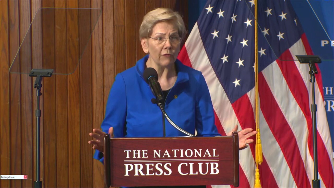Elizabeth Warren warns that Democrats need to 'read the room' on the ...