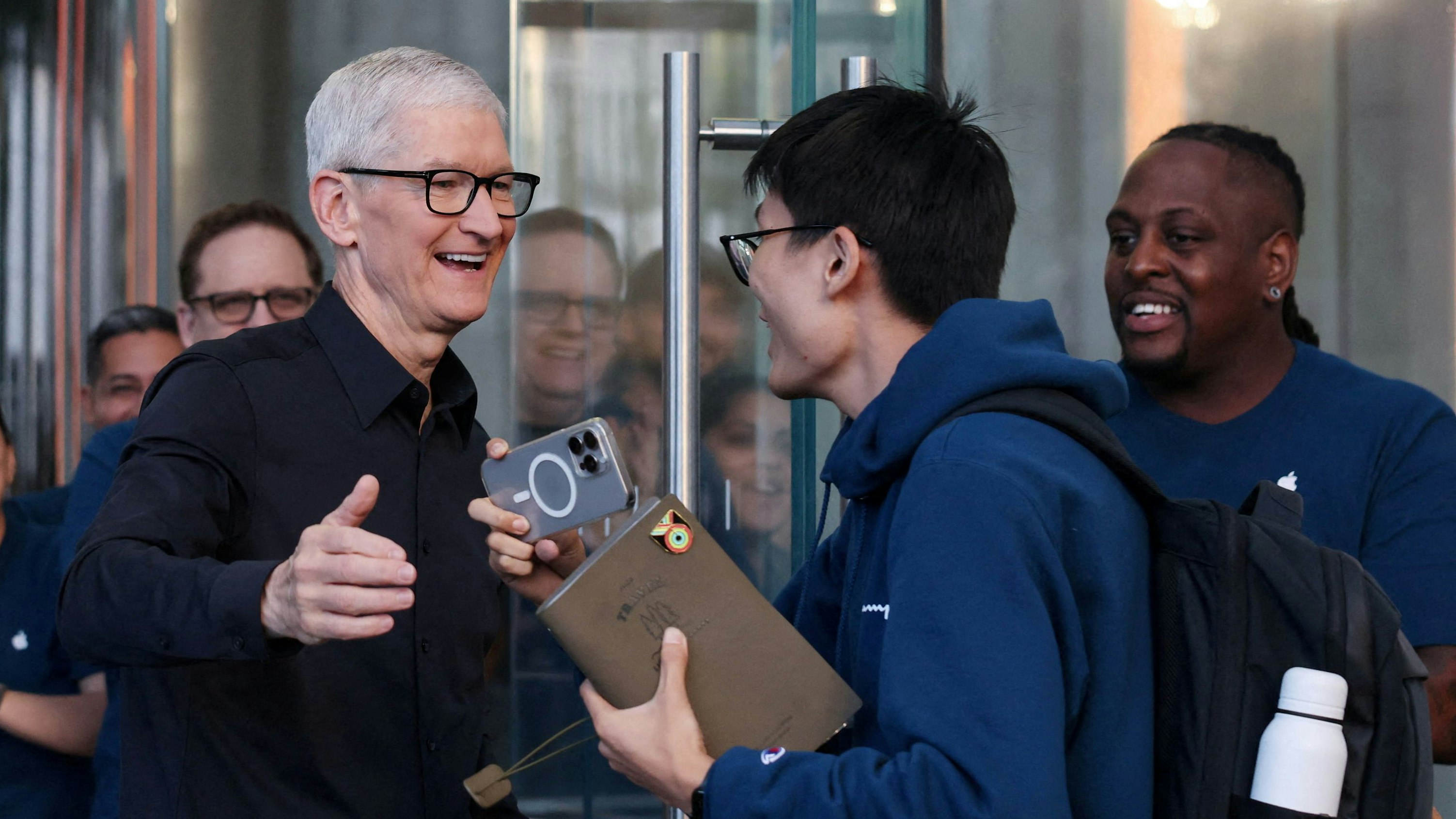 Enthüllt! So viel verdient Apple-Chef Tim Cook wirklich