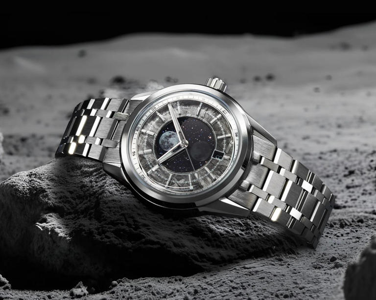 This affordable moonphase combines dress watch looks with everyday ...