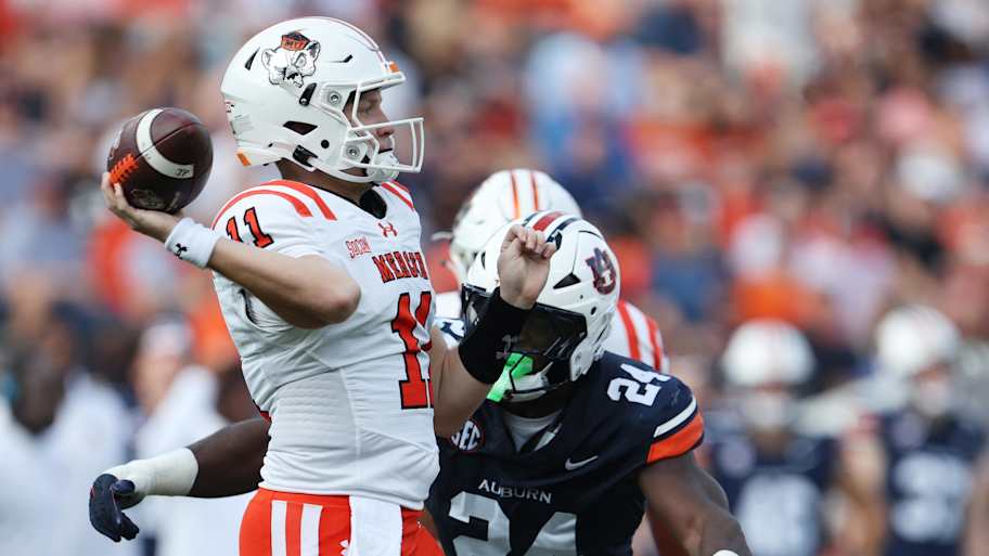 Oregon State adds award-winning quarterback transfer Braden Atkinson